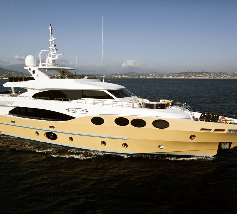 Yacht Marina Wonder, a Majesty 125 Superyacht by Gulf Craft ...